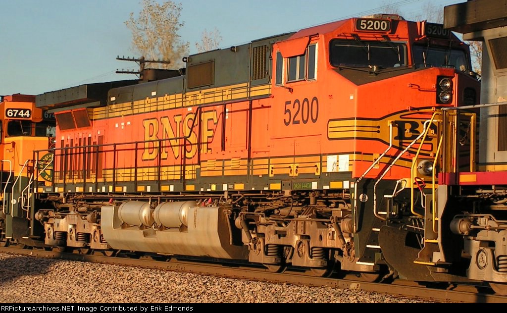BNSF 5200